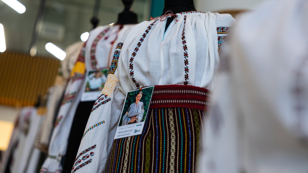 Maib park găzduiește expoziția „Cămăși cu altiță: povești și simboluri ...