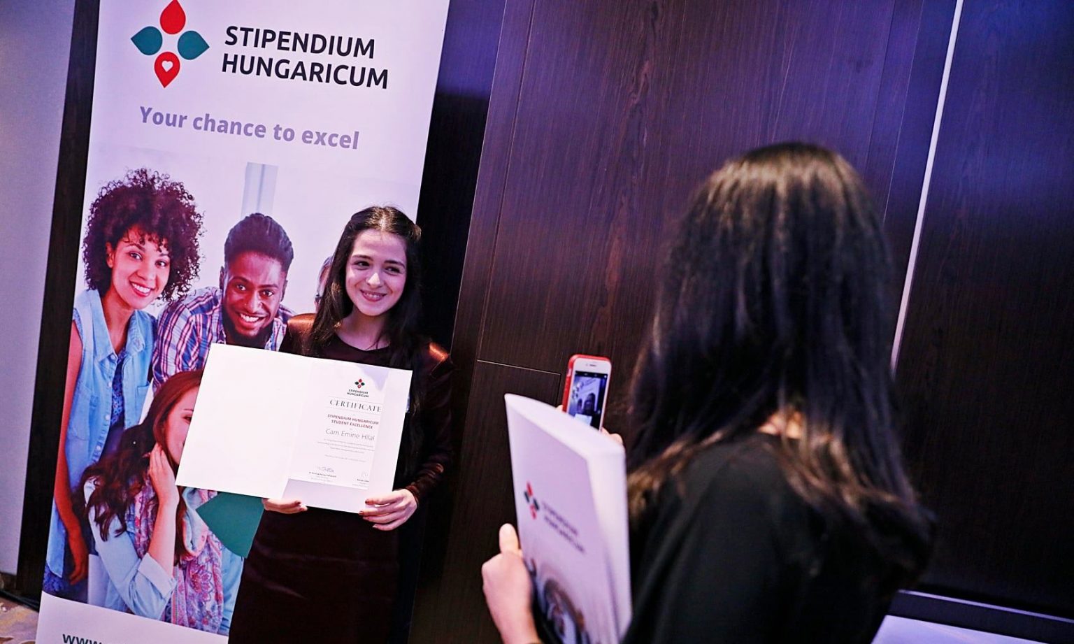 Obține o bursă de licență, masterat sau doctorat în Ungaria. Au început ...