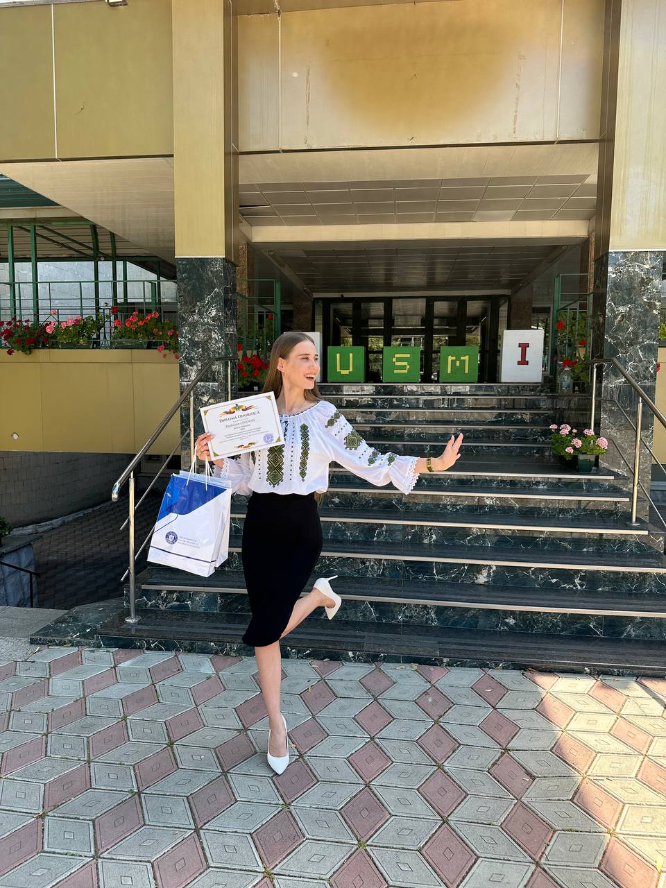 Învață și predă la facultate. Vladislava Cosovan, despre cum e să fii ...